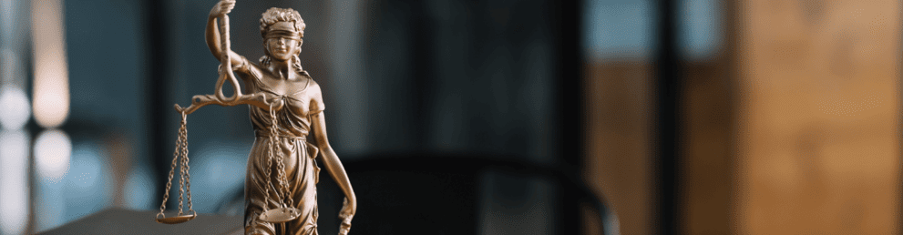 Parricide : histoire, causes et impact sur la société moderne